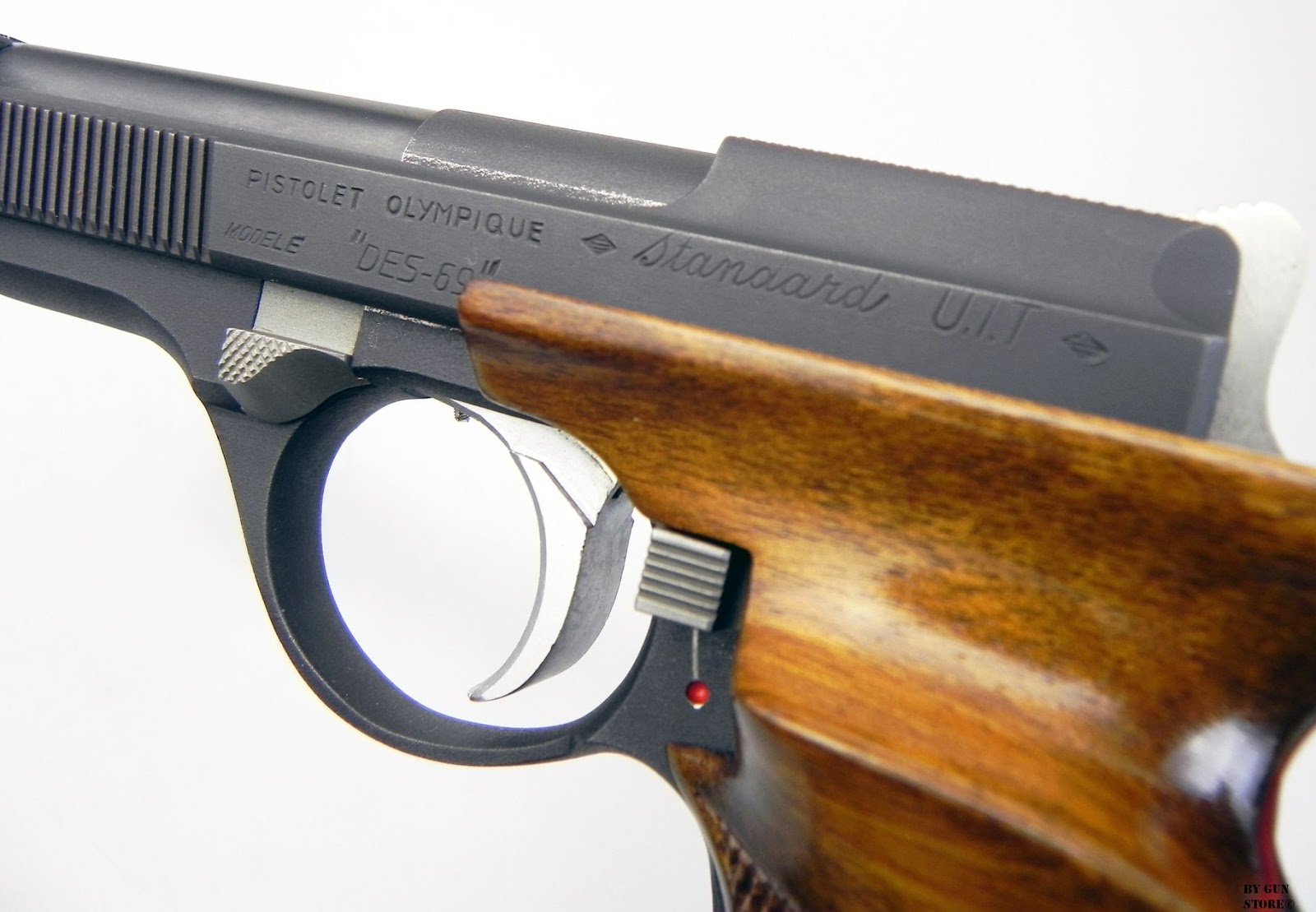 Armi usate web portal: Pistola Unique mod. DES-69 cal. 22 L.r.