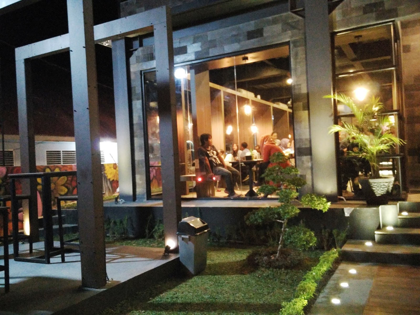 The Kafe Restaurant & Lounge Padang