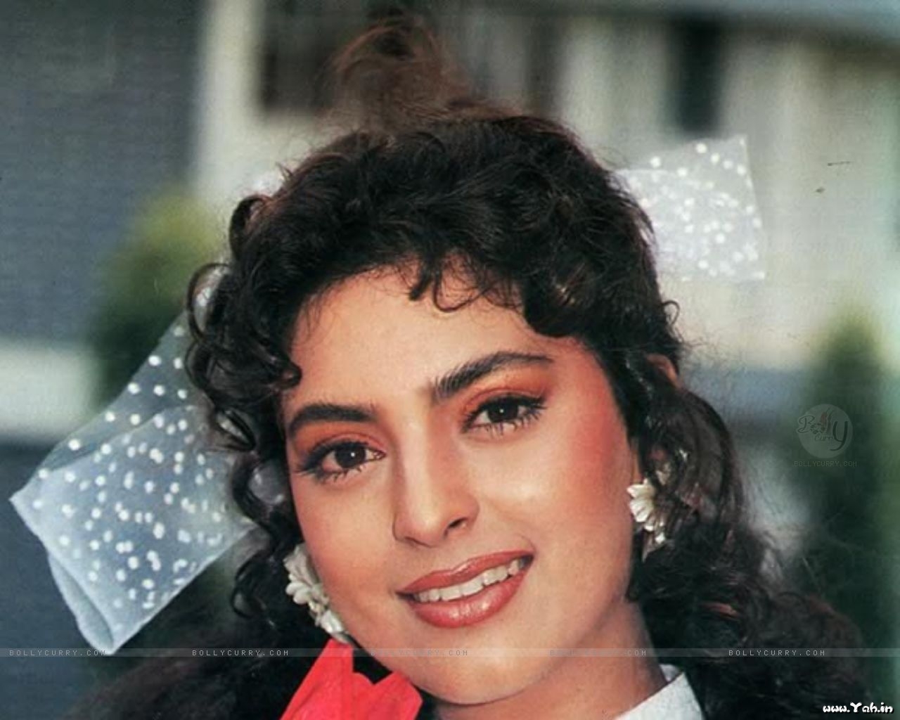 Juhi Chawla Bollywood Actress Wallpapers-SantaBanta-Hungama ...