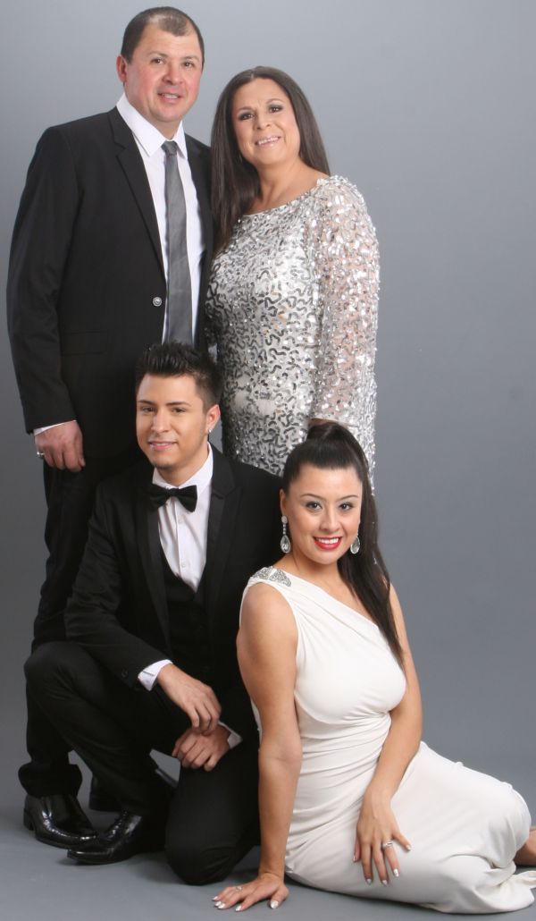 Nico Sisneros: Sisneros 2011 Family Christmas Photos