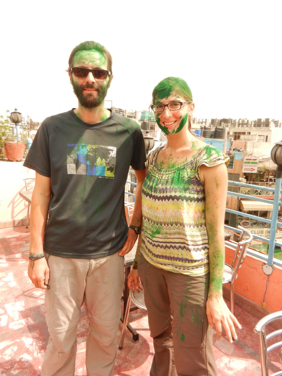 Around the World: Ali alo et vive le chameau + holi