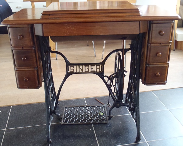 Singers and Featherweights: Singer 15 als trapnaaimachine.