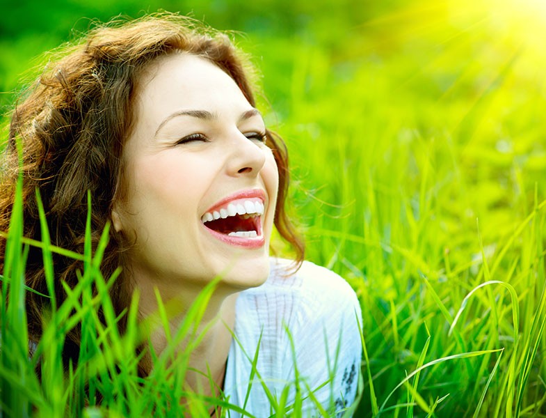 Bilim insanlarına göre mutlu insanlar hayatı nasıl yaşar ? | ADA GELİŞİM