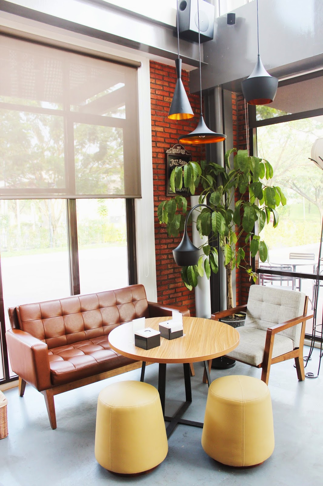 INTRO JAZZ BISTRO & CAFE