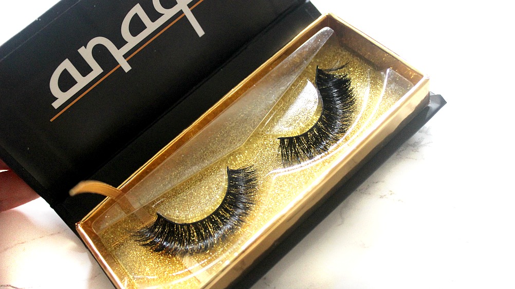 Review | Anaqa Lashes & how to apply! - The Blushing Giraffe