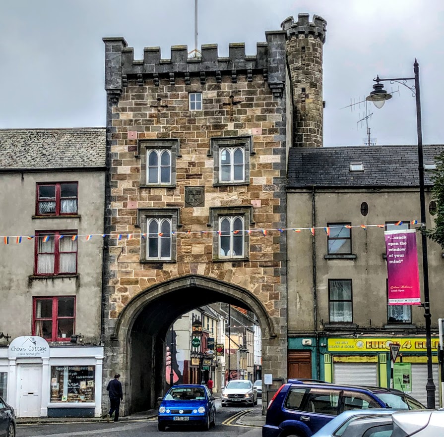 Patrick Comerford: Two landmark buildings in Clonmel bookend each end ...