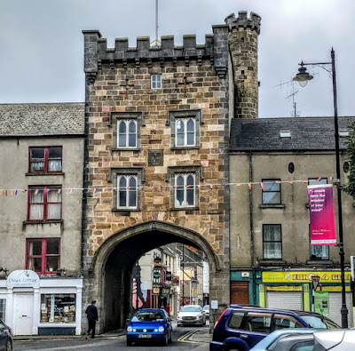 Patrick Comerford: Two landmark buildings in Clonmel bookend each end ...