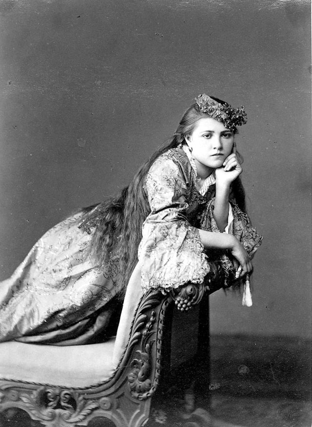 Fashion in Early Photography – 24 Glamorous Photos Show Female Models ...