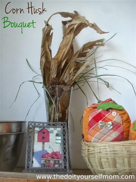 The Do-It-Yourself Mom: DIY Corn Husk Bouquet