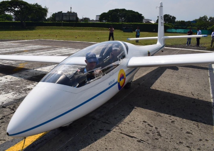 Análisis Militares: Se estrelló un planeador colombiano