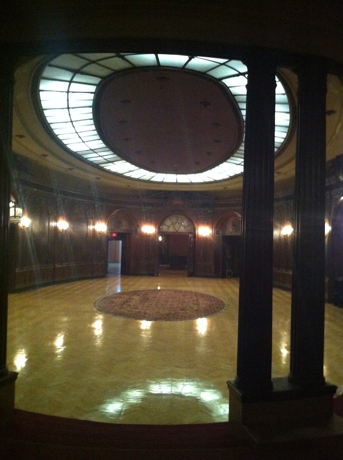 Old Hollywood, New Glitz: Baroque 'N Roll at the Los Angeles Theatre