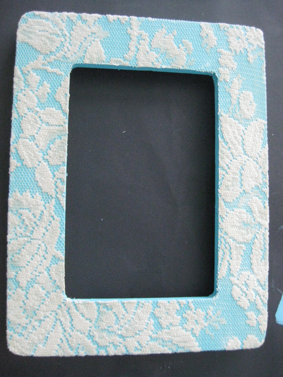 Crafty Girls Do It Better: Cute & Simple Lace Picture Frames