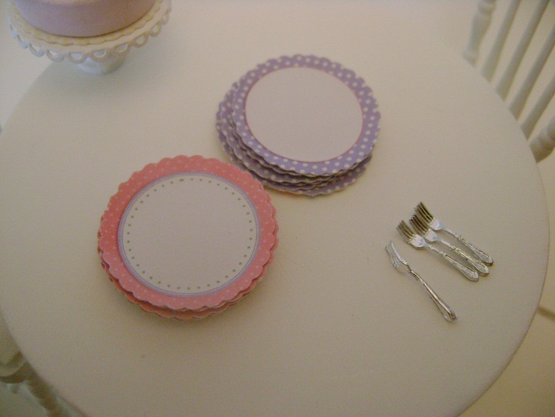 Baking In Miniature: New Paper Plate Designs