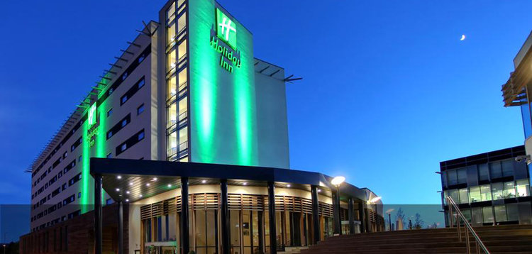 Holiday Inn Reading M4 Junction 10 Listed in Pink Wedding Days