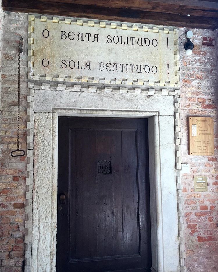 IL BACO: O BEATA SOLITUDO! O SOLA BEATITUDO! di Daniela Zini