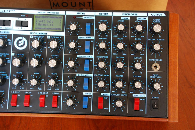 MATRIXSYNTH: Moog Voyager Rack Mount Edition RME with Original Box