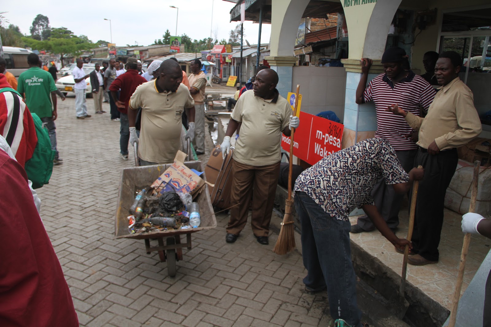 codemilabe: TRA MBEYA KUELEKEA SIKU YA MLIPA KODI WASAFISHA STAND KUU ...