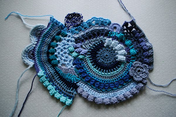 Monicas virkade värld: Fri virkning/Freeform crochet