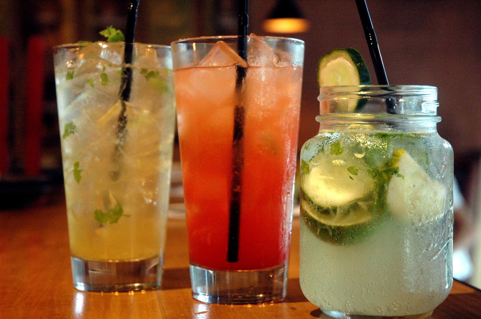 DUDE FOR FOOD: Here's the Buzz: A Celebratory Buzz at Applebee's Bar ...