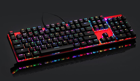 Teclado mecânico RGB por €45 | Aberto até de Madrugada
