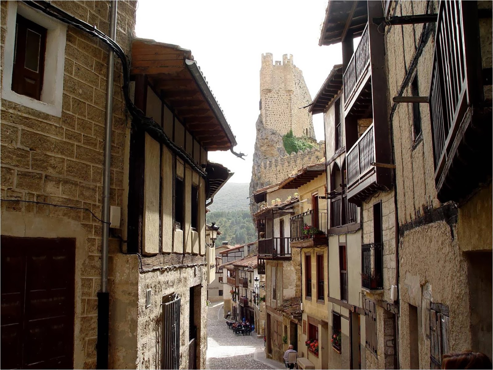 Pinceladas Actuales: Frías, El Tiempo Se Detuvo Hace Mucho