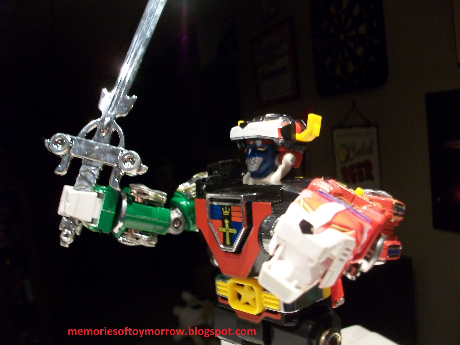 Memories of Toymorrow: Is it Voltron or is it Lionbot...who cares, its ...
