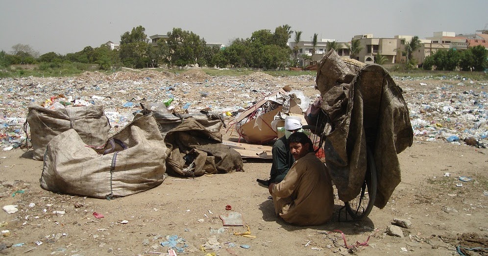Collective Blog: 'Alien' garbage pickers of Karachi