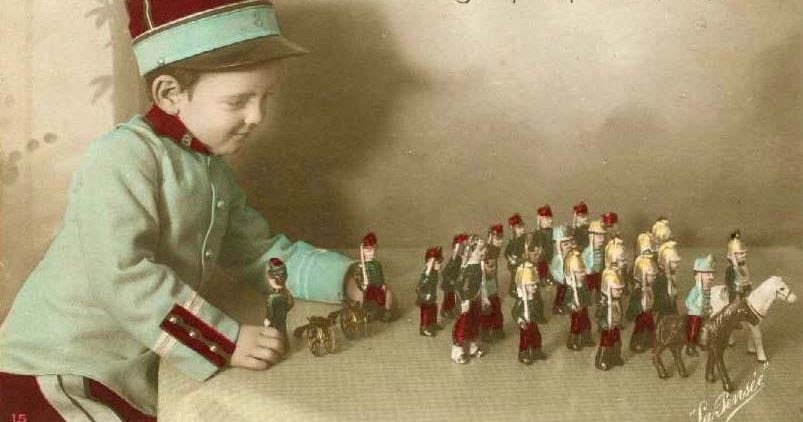 MARK MARTINEZ' BLOG: DONALD TRUMP'S PARADE DELUSIONS ... A TIN-POT ...