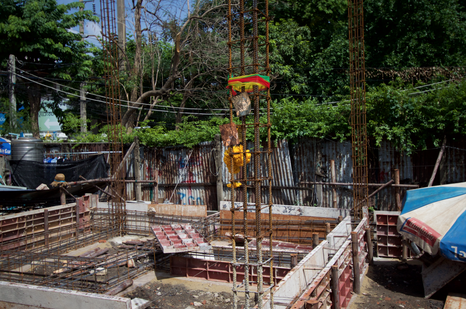 Pedgrammer: โปรเจคบ้านเลขที่ 45 : ตอนที่ 6 งานฐานราก การตอกเสาเข็ม เทคาน เทพื้น และตั้งเสาบ้าน ...