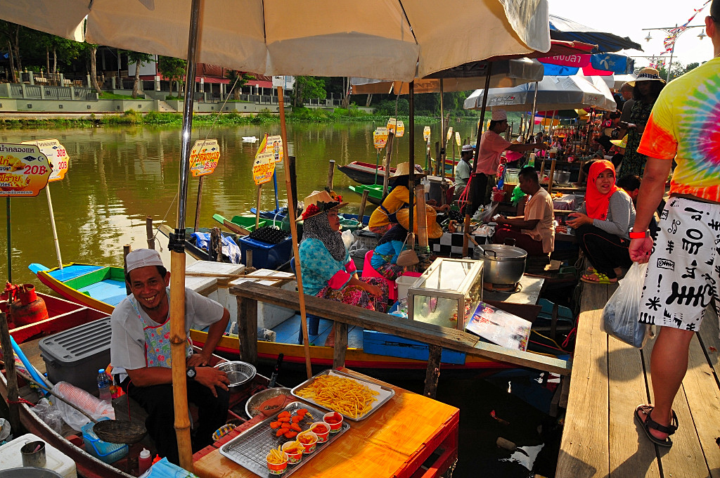 The Life Journey in Photography: Floating Market @ Hat Yai, Thailand