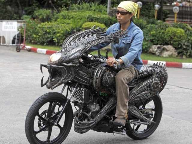 MOTORCYCLE 74: Alien motorcycle by Thai artist Roongrojna Sangwongprisarn
