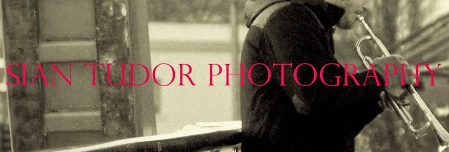 Sian Tudor Photography: Buskers are the stuff of street photography