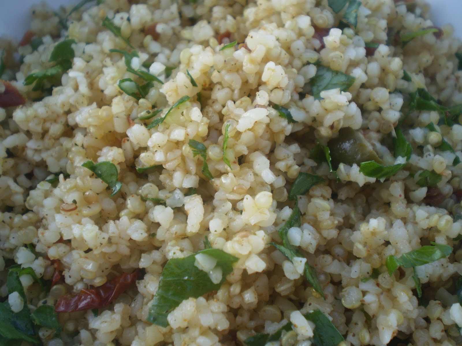 vinotava1: BULGURA UN KVINOJAS SALĀTI AR KRĀSNĪ CEPTIEM DĀRZEŅIEM