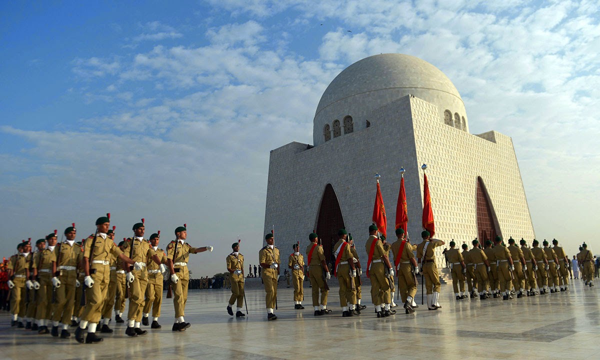 Pakistan Military Academy: Cadets of PMA Kakul mount guard at Quaid's ...