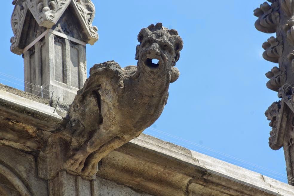 El mundo de Juan María: Viajes y Fotografía: Las gárgolas del edificio ...