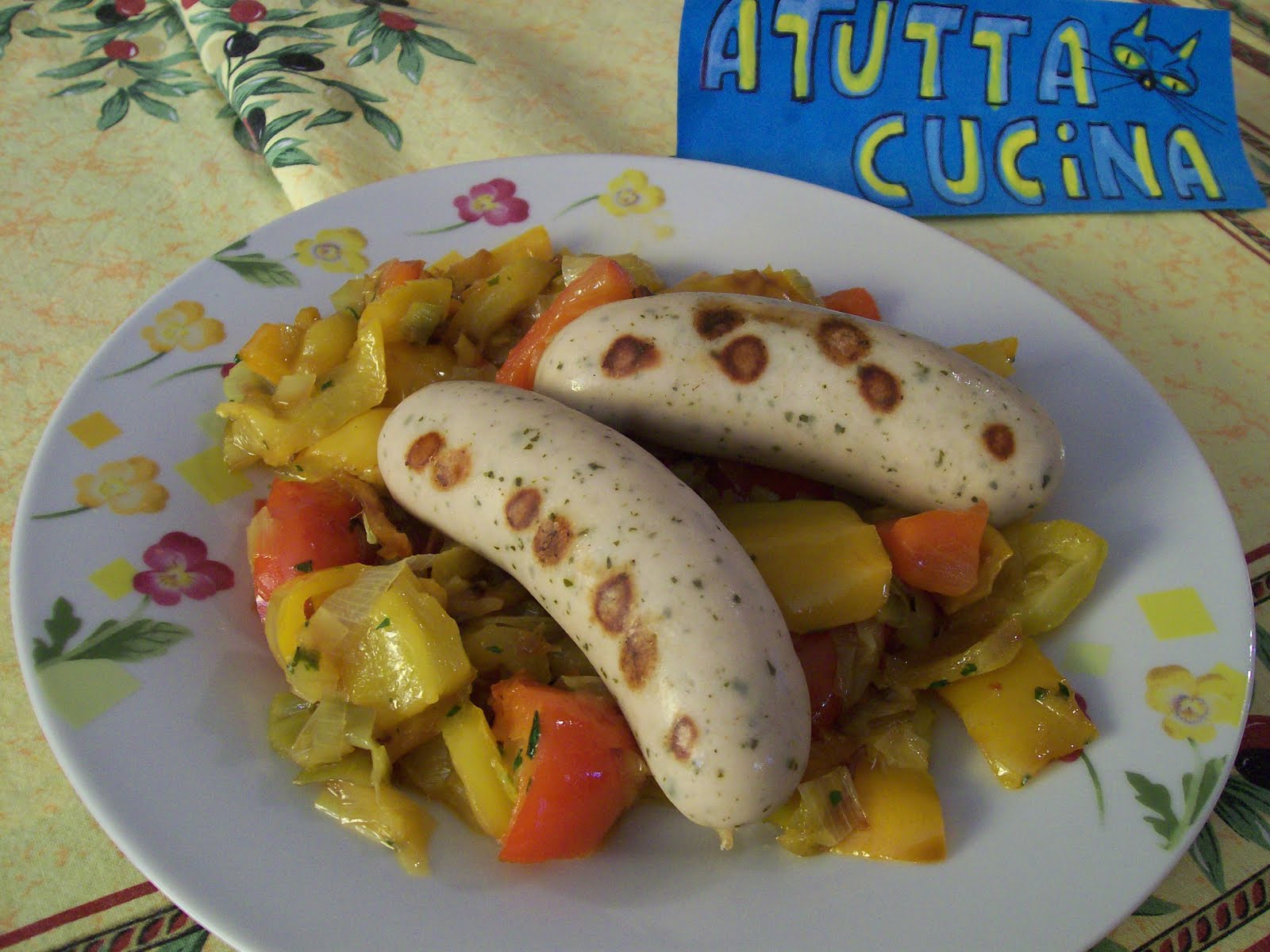 A TUTTA CUCINA: WEISSWURST con PORRI e PEPERONI