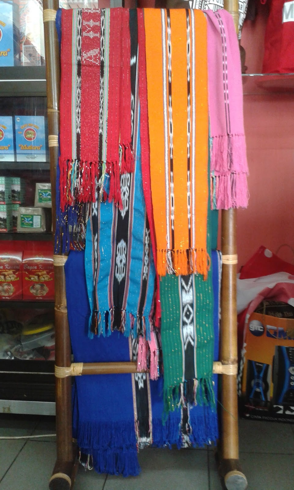 KAIN TENUN MALUKU | The Ambon Manise Shop | Oleh-oleh Khas Maluku