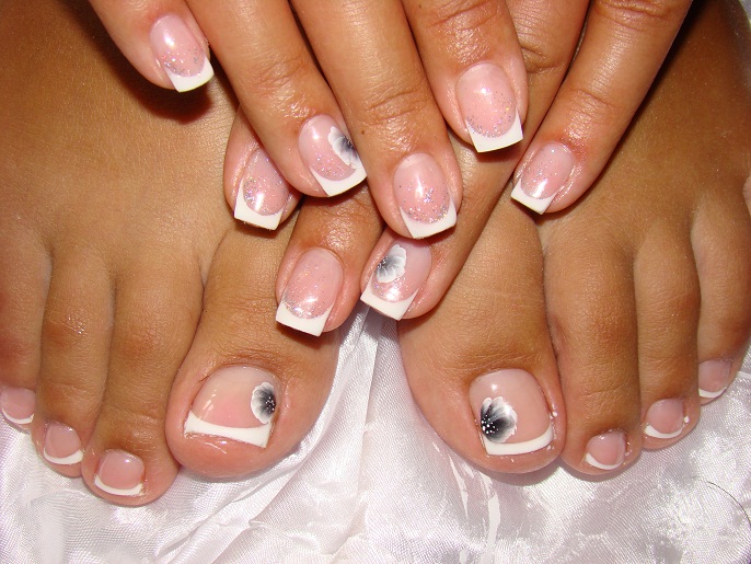 MOBILNE STUDIO URODY, DOJAZD DO DOMU KLIENTKI. PAZNOKCIE, RZĘSY, HENNA ...