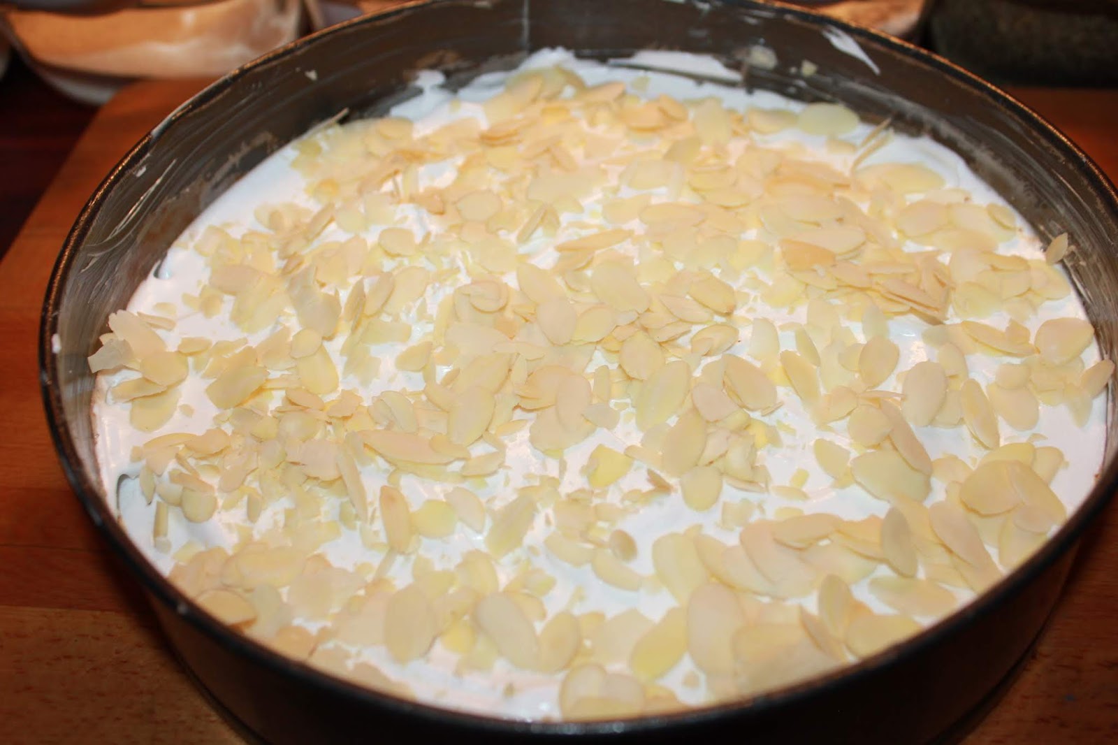 Midagi Mõnusat : Rabarberi-beseekook mandlijahust