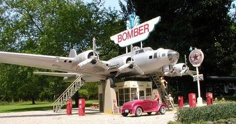Just A Car Guy: Ken Hamilton's scale model of the bomber gas station