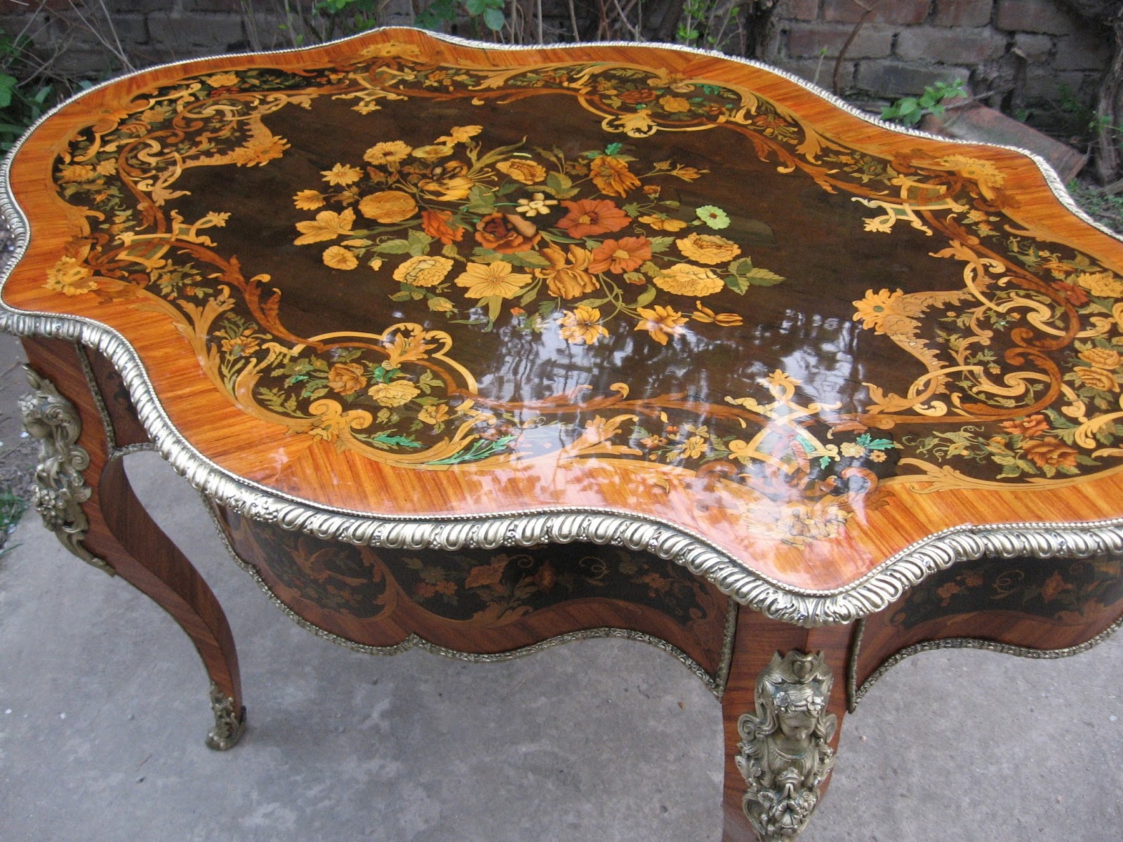 Restaurare mobilier antic: De ce restauram mobila veche, antichitatile ...