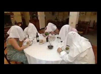 This is how you eat a l'ortolan bird - French posh dining at its best ...