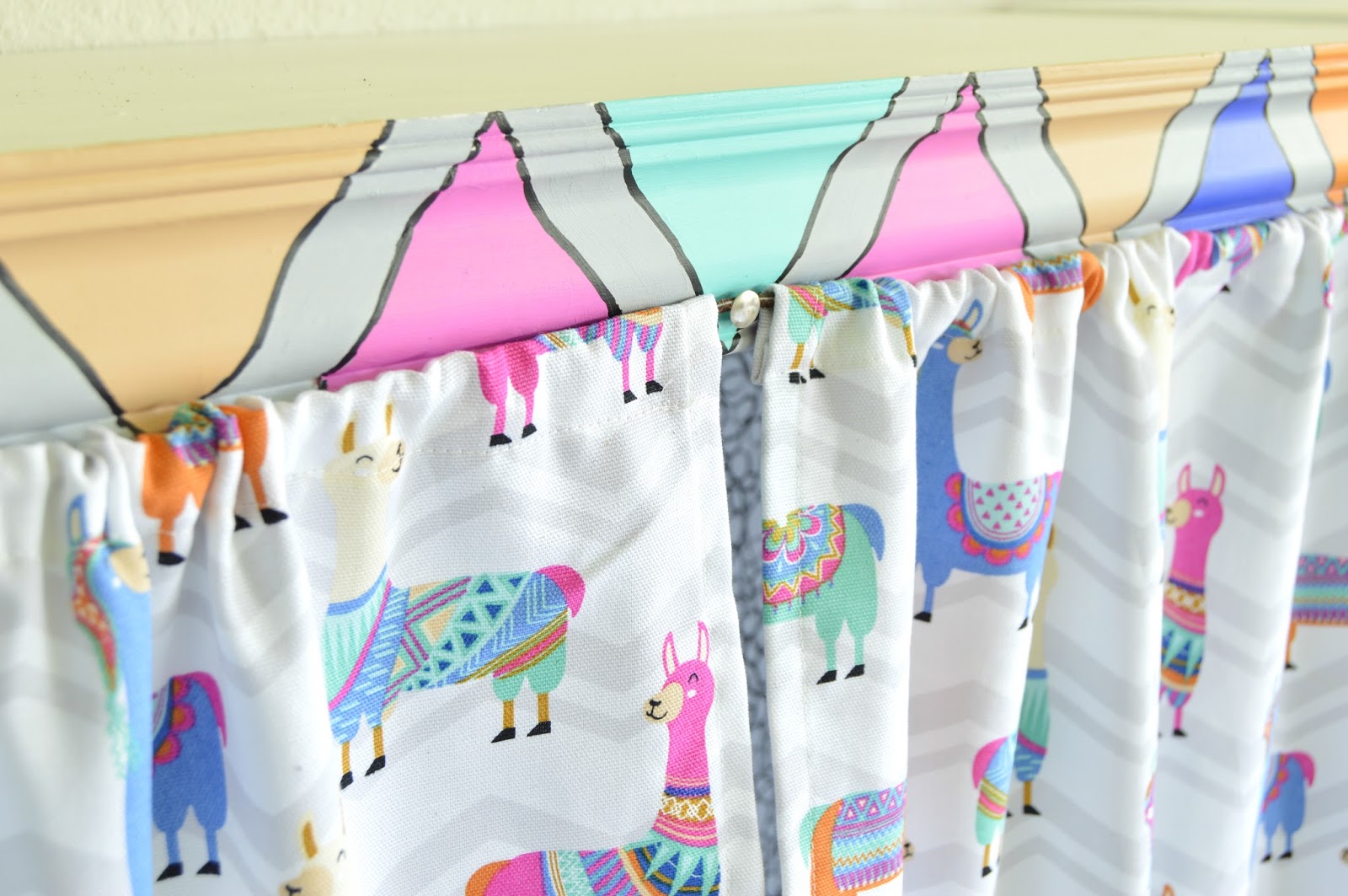 Vikalpah: Bookshelf makeover - How to add curtains to bookshelf