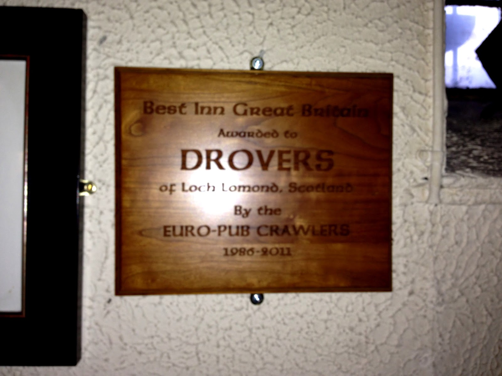 Travel Rabbits: Real traditional Scottish Pub: The Drovers Inn - Loch ...