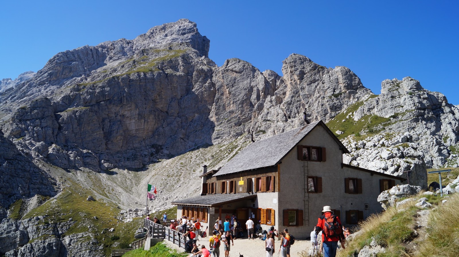 Sguardo dall'alto: Rif. Palafavera - Rif. Coldai - Lago Coldai