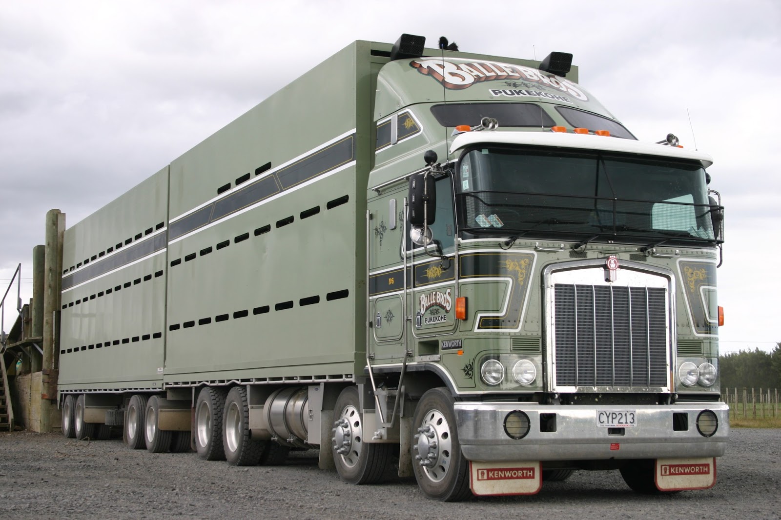 Caminhões e Carretas: Kenworth K100