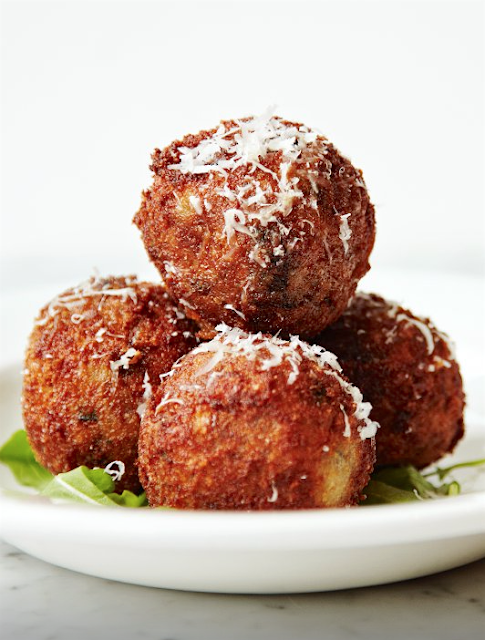 Scrumpdillyicious: Mercatto on Toronto Street: Modern Italian Fare