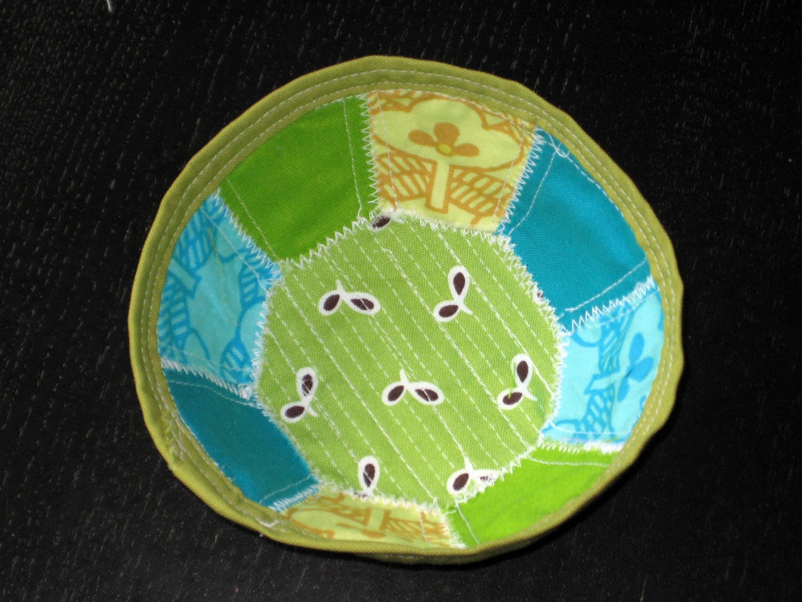 alimakes: Stash Happy Patchwork - Fabric Bowl