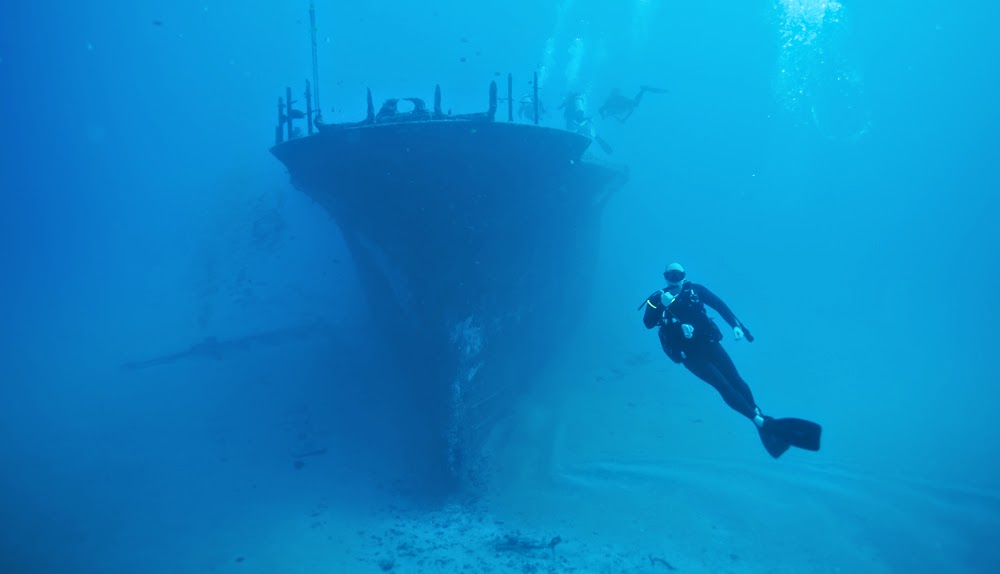 Capturing the Moment: Shipwreck of the Sea Tiger: Scuba Dive with Hunter