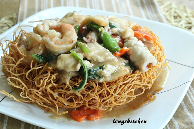 Kitchen Chaos: Seafood Crispy Noodle 海鲜生面